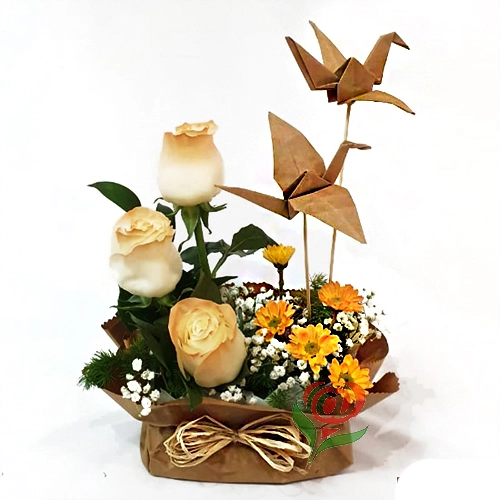 Arreglo floral para funeral con grullas origami - Coronas de flores ...